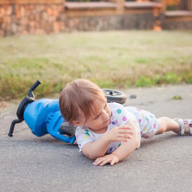 Phrasal verb “fall down” - meanings, pronunciation, transcription, examples