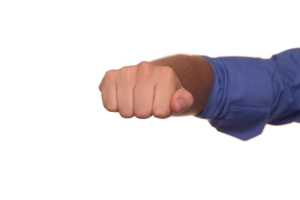 strike - 3 irregular verb forms (V1, V2, V3)